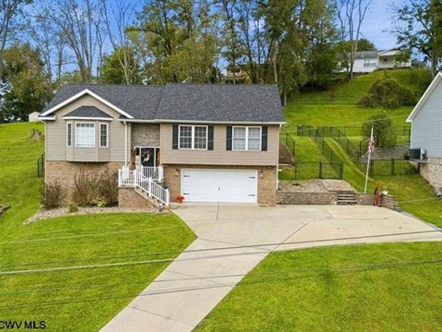 8 Coolview Ln, Bridgeport, WV 26330