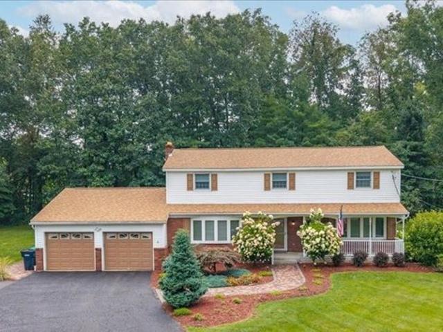 8 Colonial Ct, Clifton Park, NY 12019