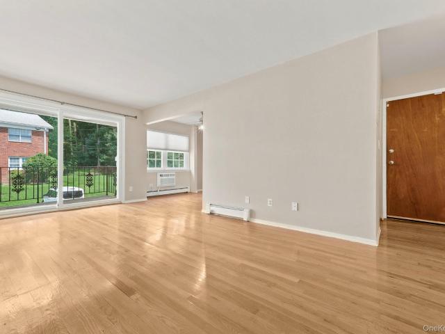 8 Colonial Road 36