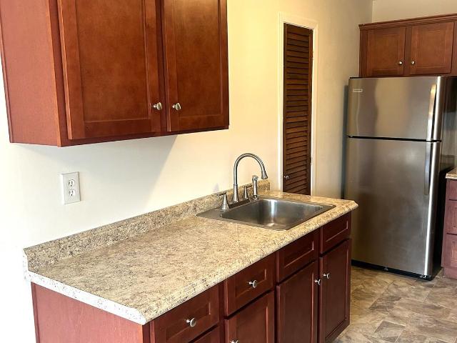 8 Colonial Road 8