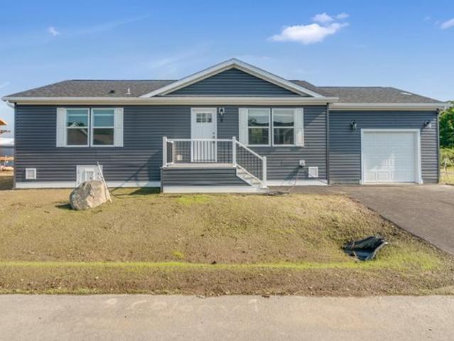 8 Colony Way, Kittery, ME 03904
