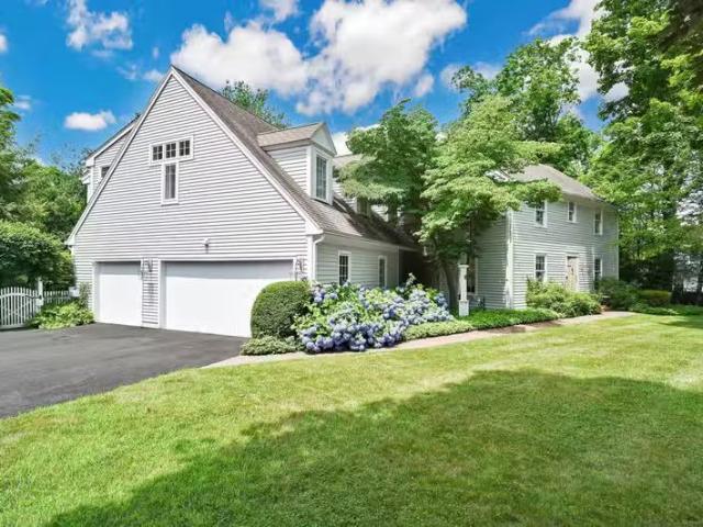 8 COLTON ST, FARMINGTON, CT 06032 Single Family Residence For.