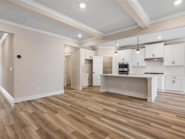 8 Commons Way