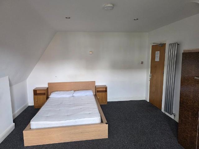 8 Conduit Road, Bedford MK40, Room to rent, £650 pcm | PrimeLocation