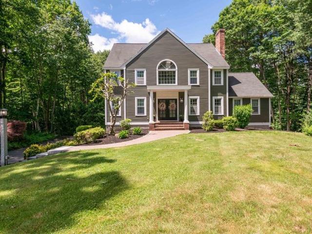 8 Coventry Ln, Derry, NH 03038