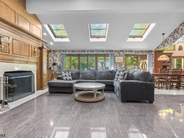 8 Cracco Ln