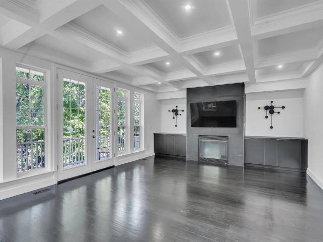 8 Creekside Ct