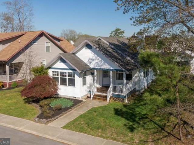 8 Cromwell Dr, Ocean View, DE 19970