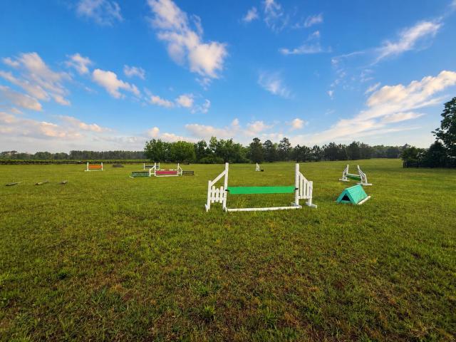 8 Cross Country Lane