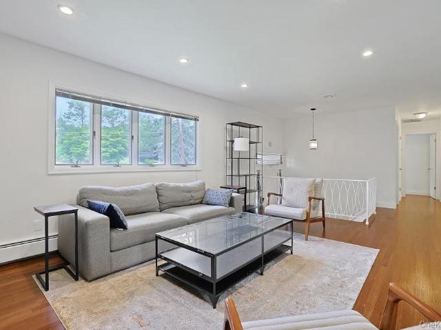 8 Duers Court