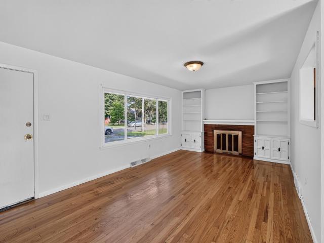 8 dundee dr