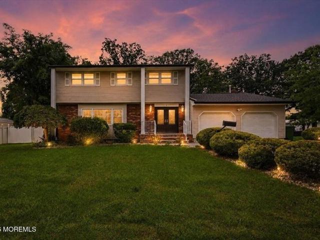 8 Dusko Dr, Parlin, NJ 08859