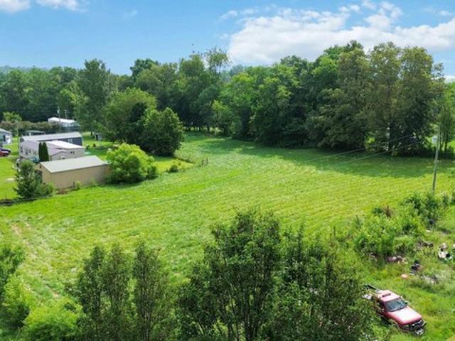 8 Daniels Dr, Eubank, KY 42567