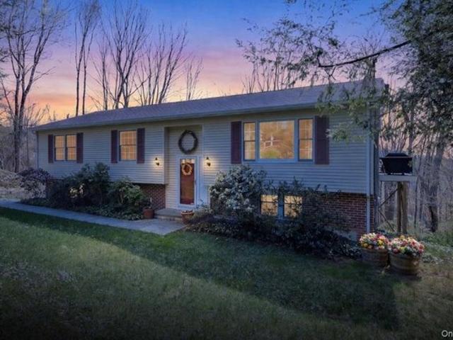 8 Debbie Ln, Cross River, NY 10518