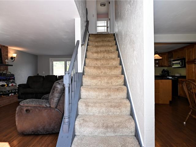 8 Delrose Dr