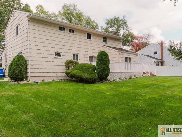 8 Desmet Avenue