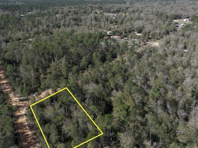8 Dixie Ave, Fountain, FL 32438