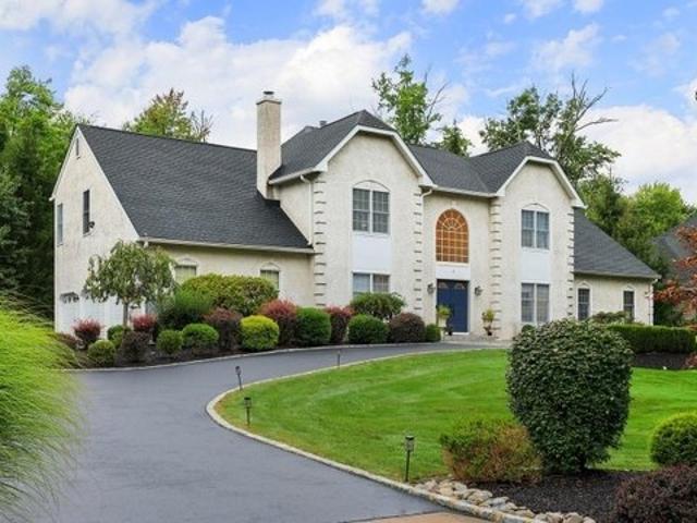 8 Downingtown Ct, Warren Twp, NJ 07059