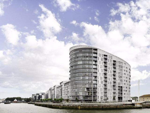 8 Dowells Street, Greenwich, Cutty. 2 bed apartment to rent £2,297 pcm £530 pw