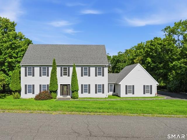 8 Douglas Dr, Danbury, CT 06811