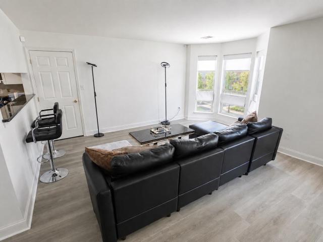 8 Droyers Pointe Blvd # 8