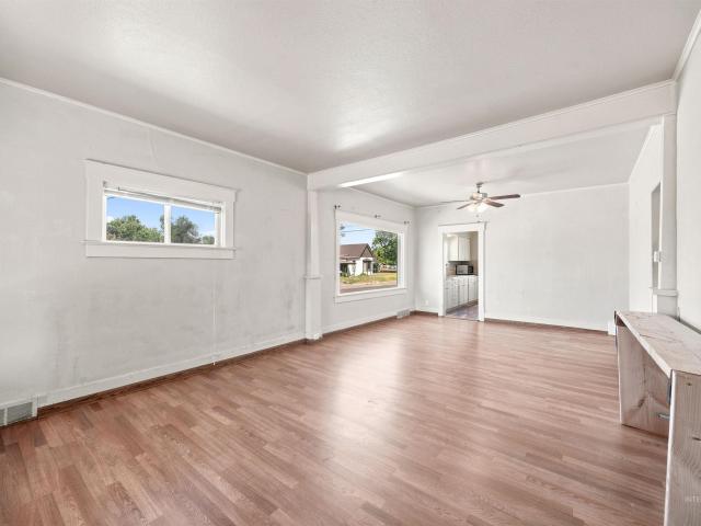 8 E Arthur Ave