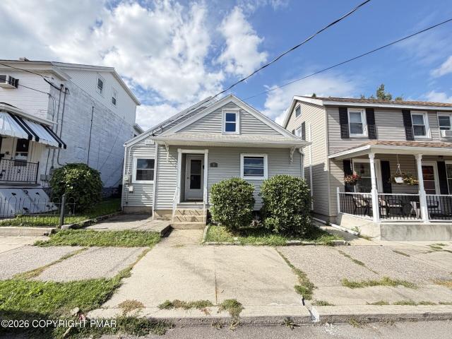 8 E Holland Street