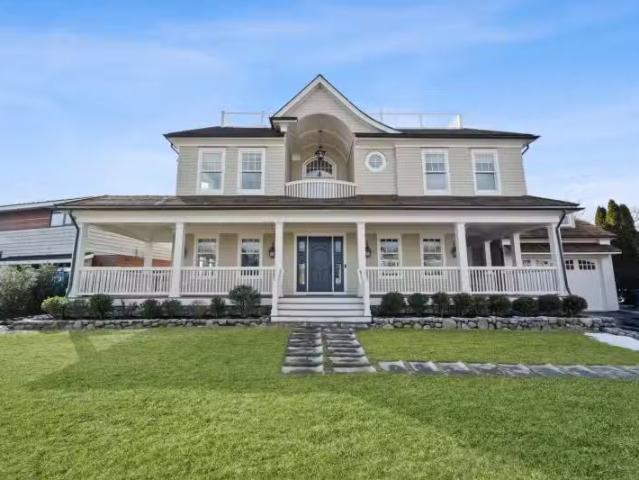 8 E Point Ln, Old Greenwich, CT 06870