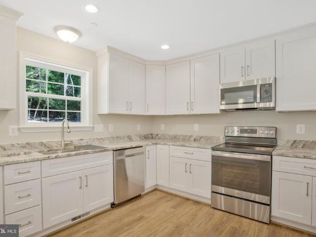 8 E Poplar Lane