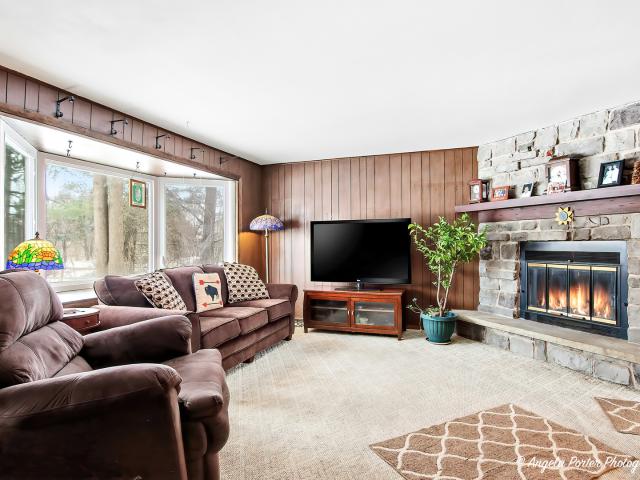 8 E Rollins Road