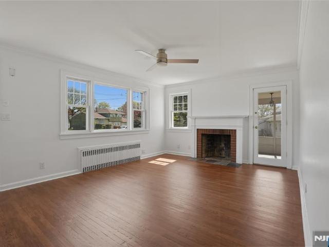 8 E Ridgewood Avenue