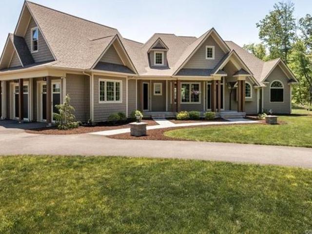8 Eastview Dr, Canton, CT 06019