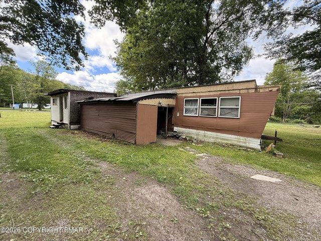 8 East Dr, Clifton Township, PA 18424