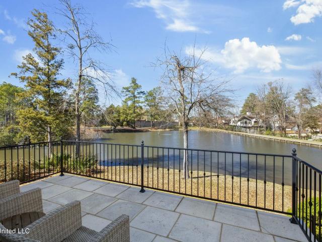 8 Eastparke Drive