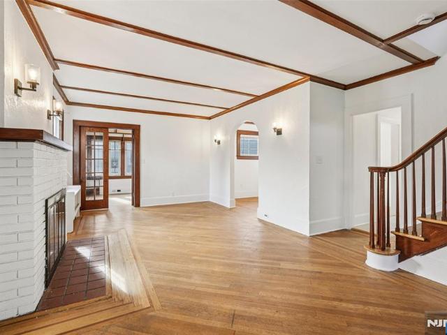 8 Elk Avenue