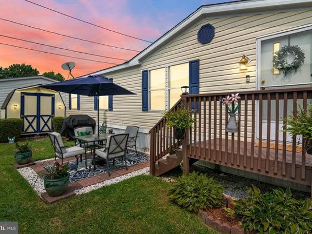 8 Elinor Ln, Sparrows Point, MD 21219