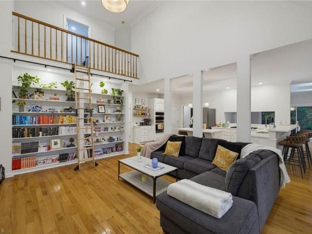 8 Elm Grove Way