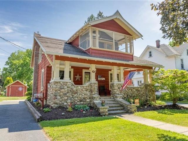 8 Elm St, Le Roy, NY 14482