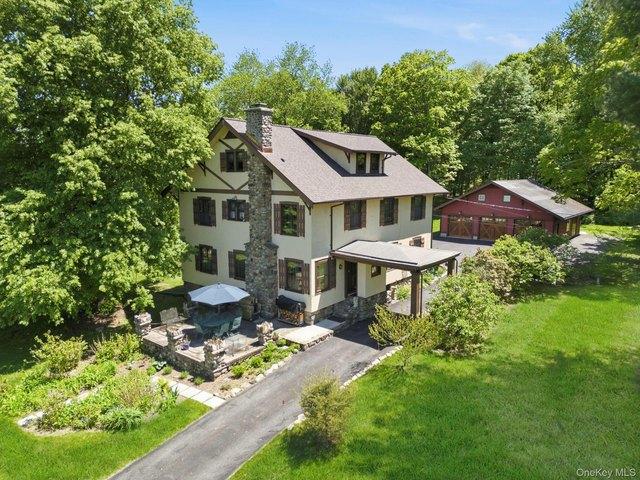 8 Elmer Galloway Rd, Katonah, NY 10536