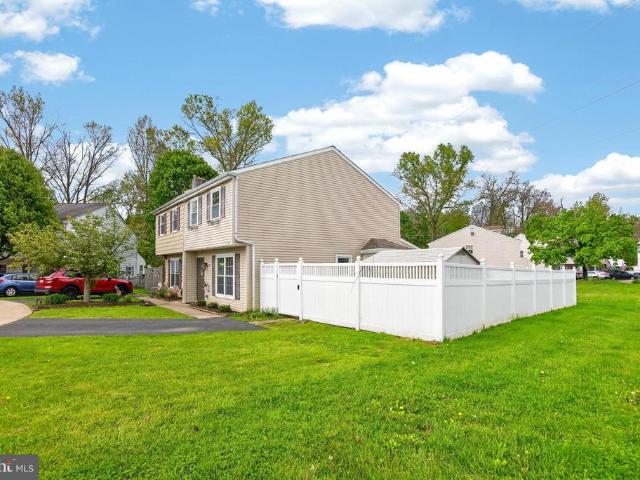 8 Elwood Court