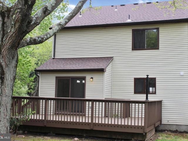 8 Essex Lane
