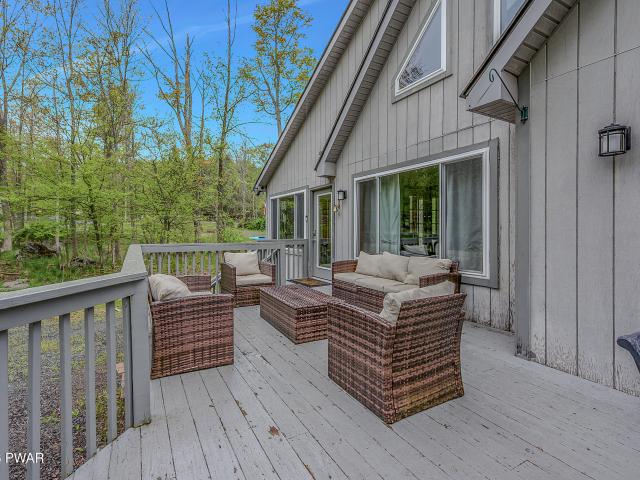 8 Fairway Court