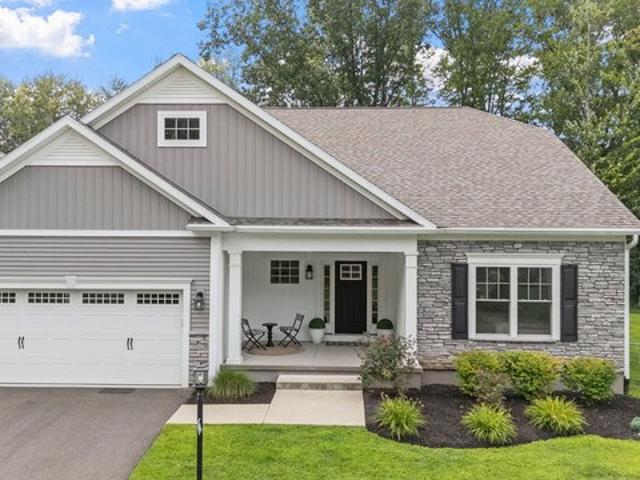 8 Fairway Ct, Voorheesville, NY 12186