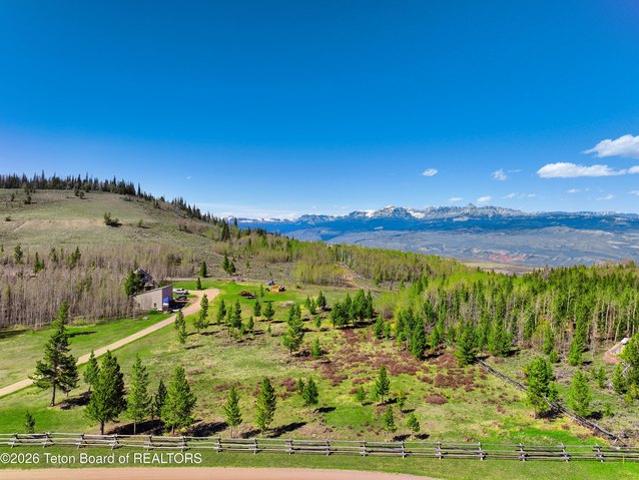 8 Fir Rd, Dubois, WY 82513