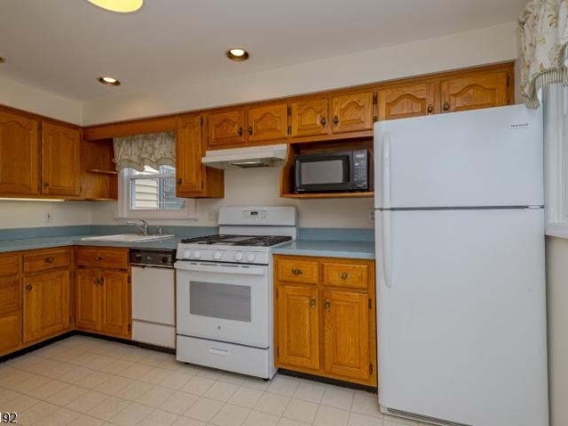 8 Fitzsimmons Ave