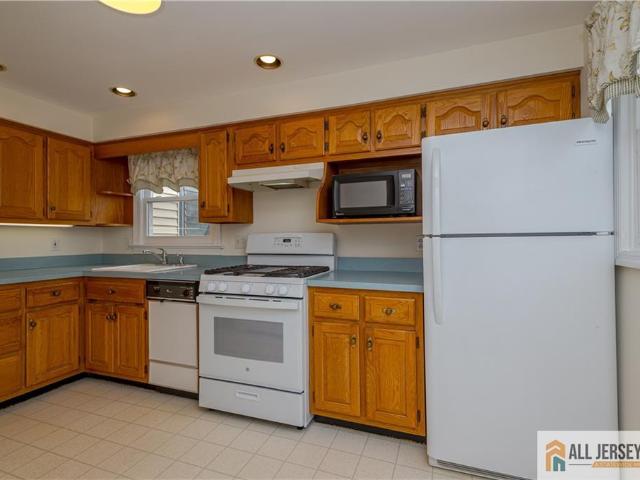 8 Fitzsimmons Avenue