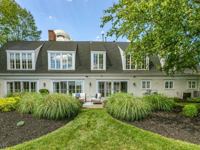 8 Flanders Valley Ct