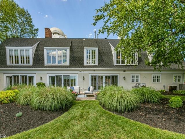 8 Flanders Valley Ct