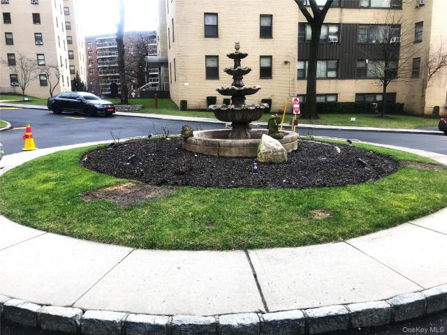 8 Fordham Hill Ovl, Unit 6B