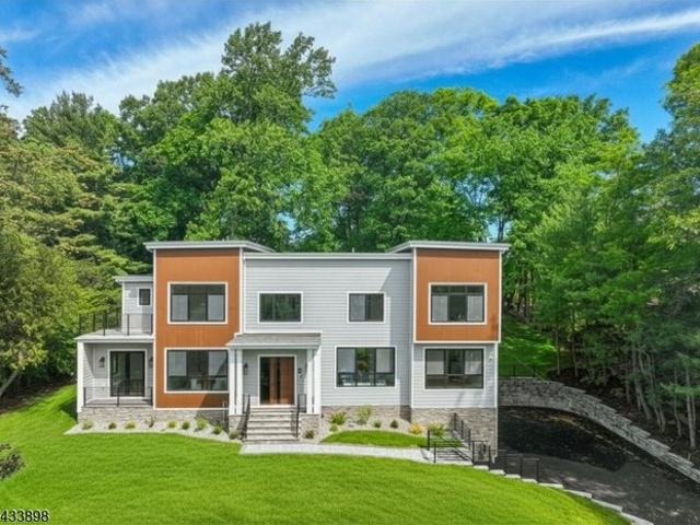 8 Fordham Rd, Livingston, NJ 07039